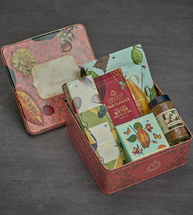 Buy SMOOR Gift Hamper Memoire Tin Online @ Tata CLiQ Luxury