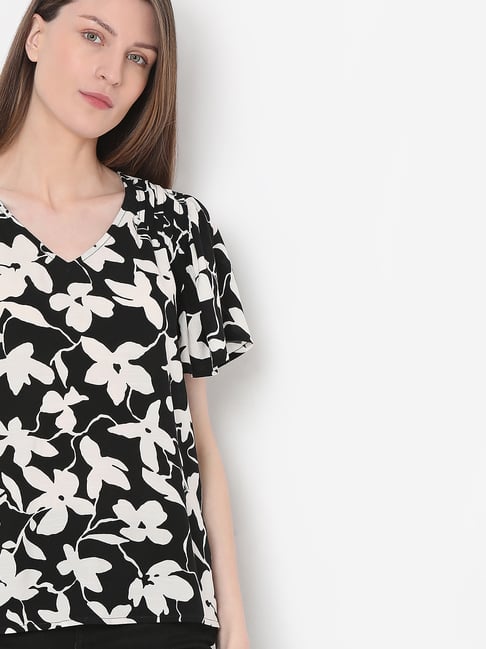 Women's Clothing Black & White Tops and T-shirts for Western wear by ...