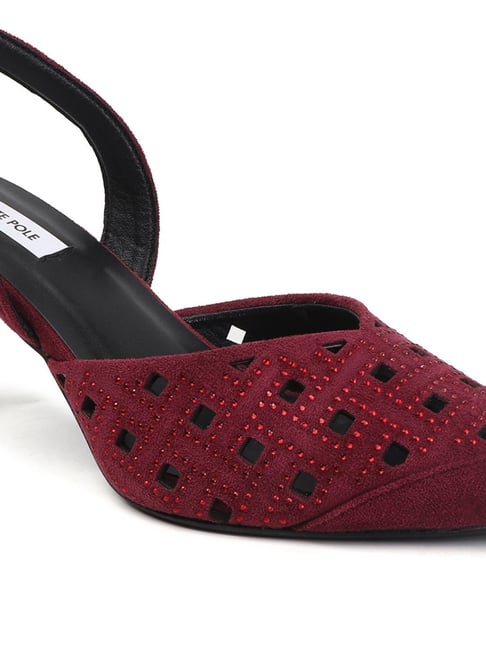 The White Pole Maroon Women Ethnic