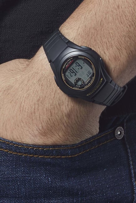 Buy Casio Youth Series F-200W-9ADF (D028) Digital Watch at Best Price @ Tata CLiQ