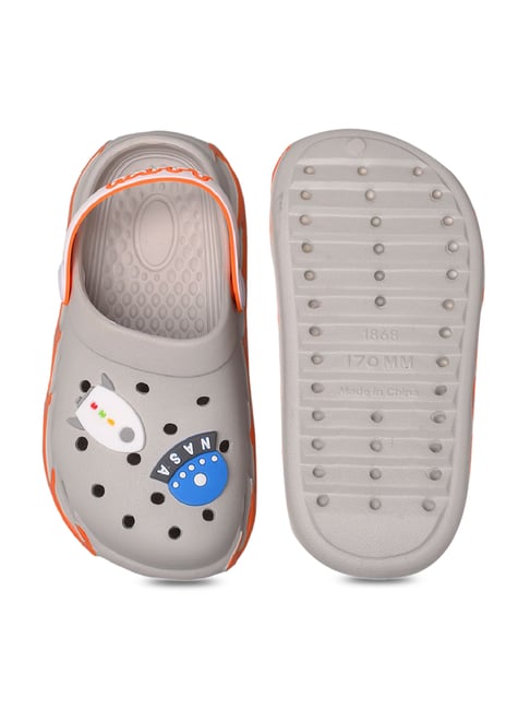Buy Yellow Bee Kids Grey Sling Back Clogs for Boys at Best Price @ Tata ...